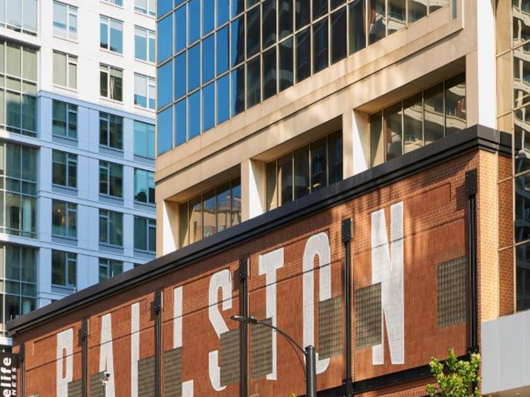 Photo Gallery & Tour | Meridian at Ballston Commons | Arlington