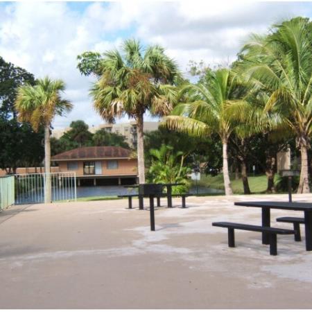 Lauderhill FL Apartment Rentals | 2500 Inverrary Club Apartments