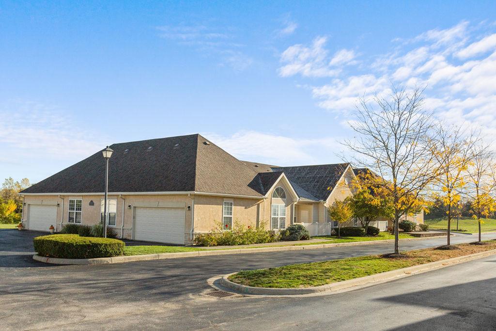 View Photos & Take A Virtual Tour | Marble Cliff Commons